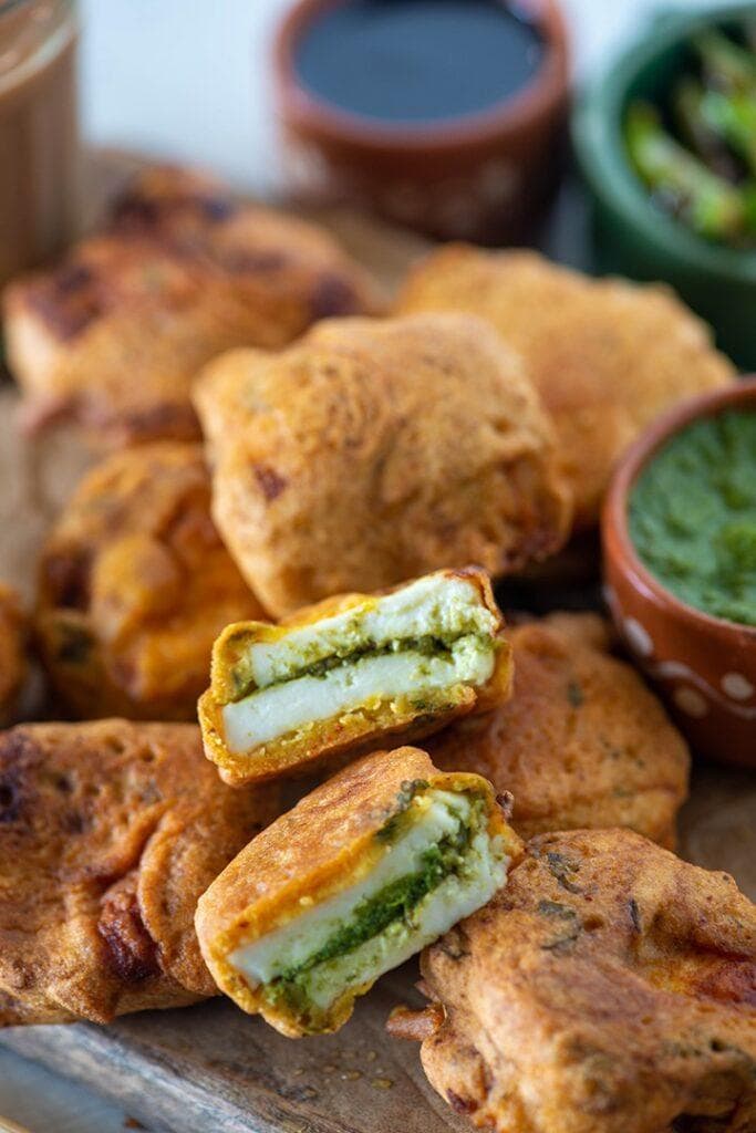 Stuffed Paneer Pakoda Recipe - mytastycurry.com