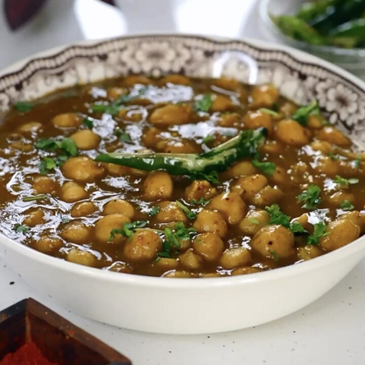 Akuri - Parsi Style Egg Recipe for Breakfast - My Tasty Curry